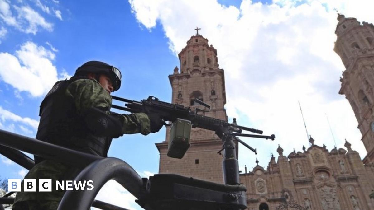 Mexico to deploy federal forces in Michoacan conflict zone - BBC News
