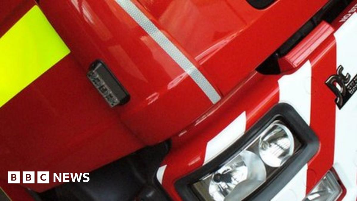 Fire damages workshops and destroys lorries in Ipplepen - BBC News