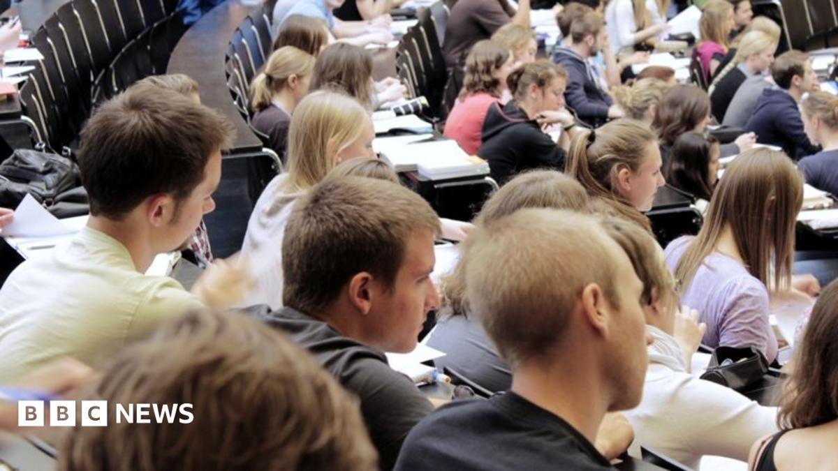 Rise in number of undergraduate students in Scotland - BBC News
