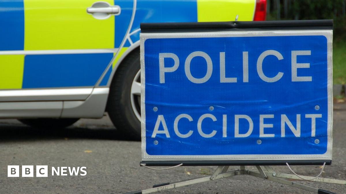 Man 'critical' after crash on M74 in South Lanarkshire - BBC News