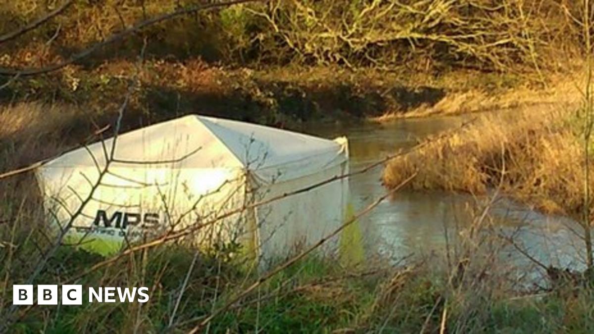 Body of woman found in River Roding identified - BBC News