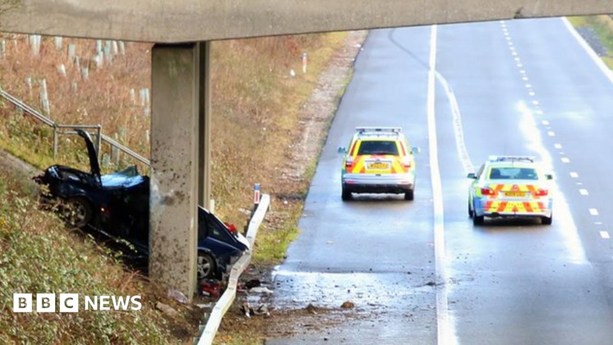 M4 Swansea crash: Four people in hospital - BBC News