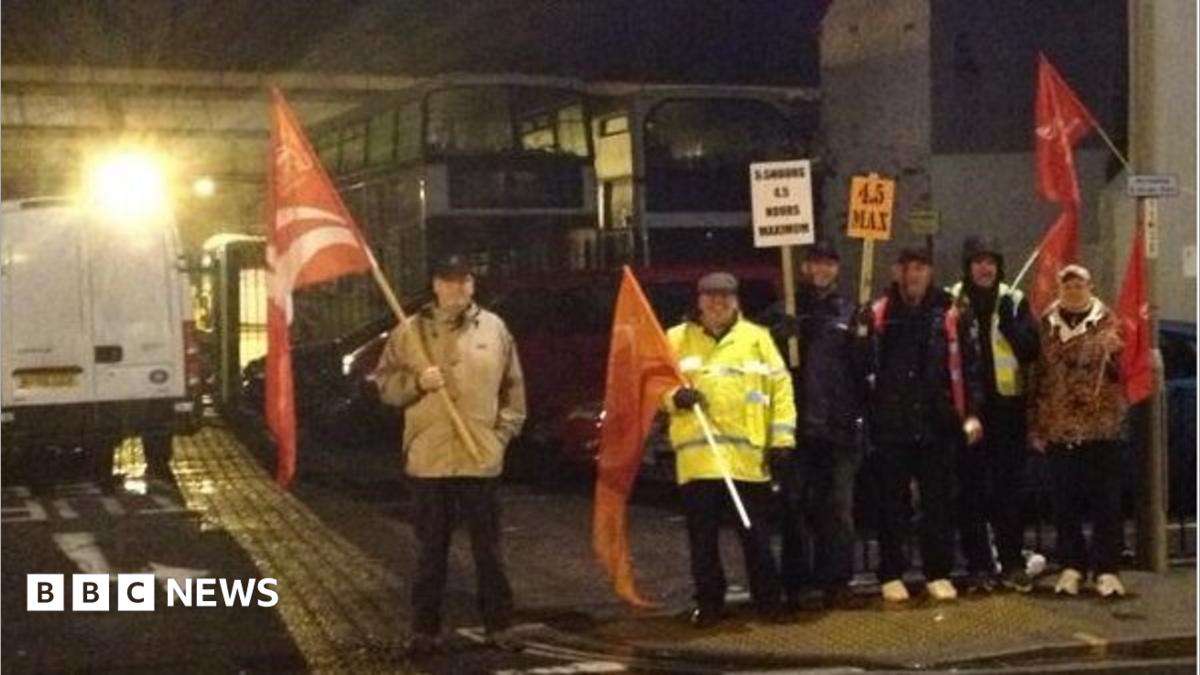 Dorset First bus drivers strike over pay dispute - BBC News