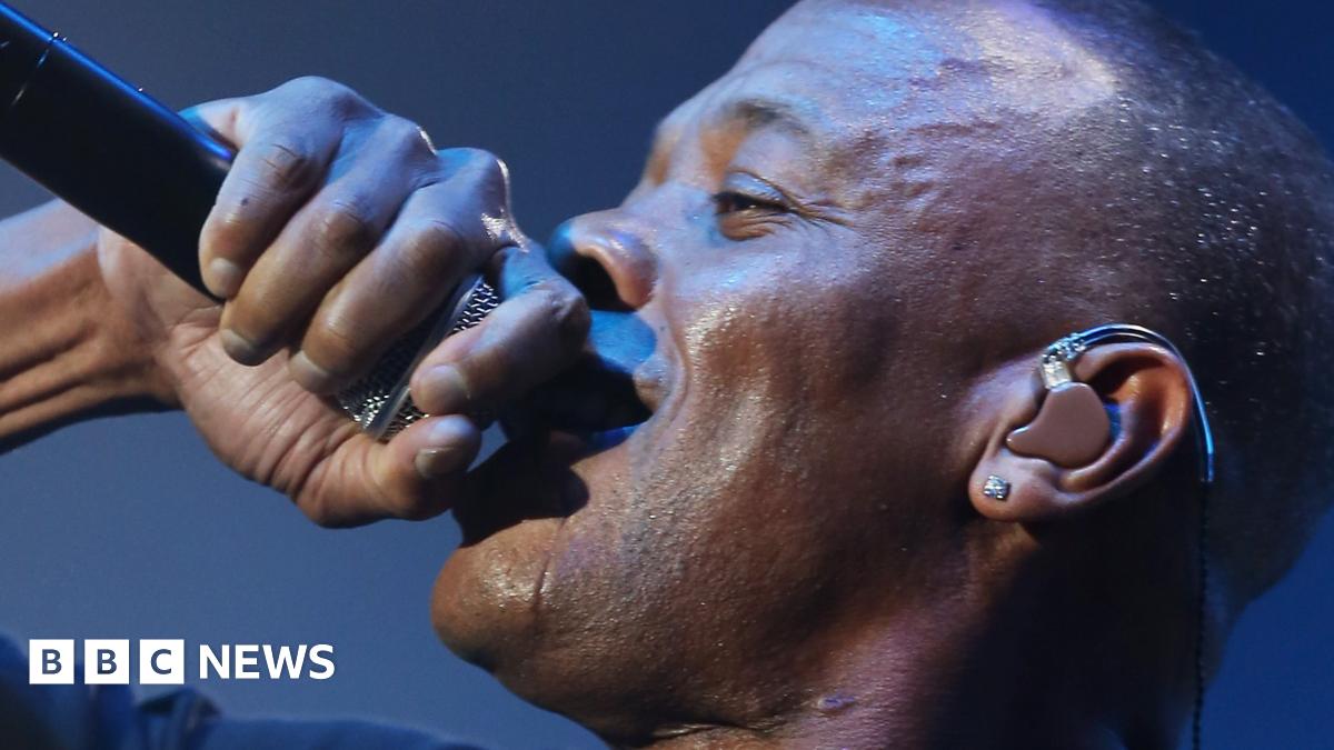 Spotify adds merchandise as Dr Dre readies Beats Music - BBC News