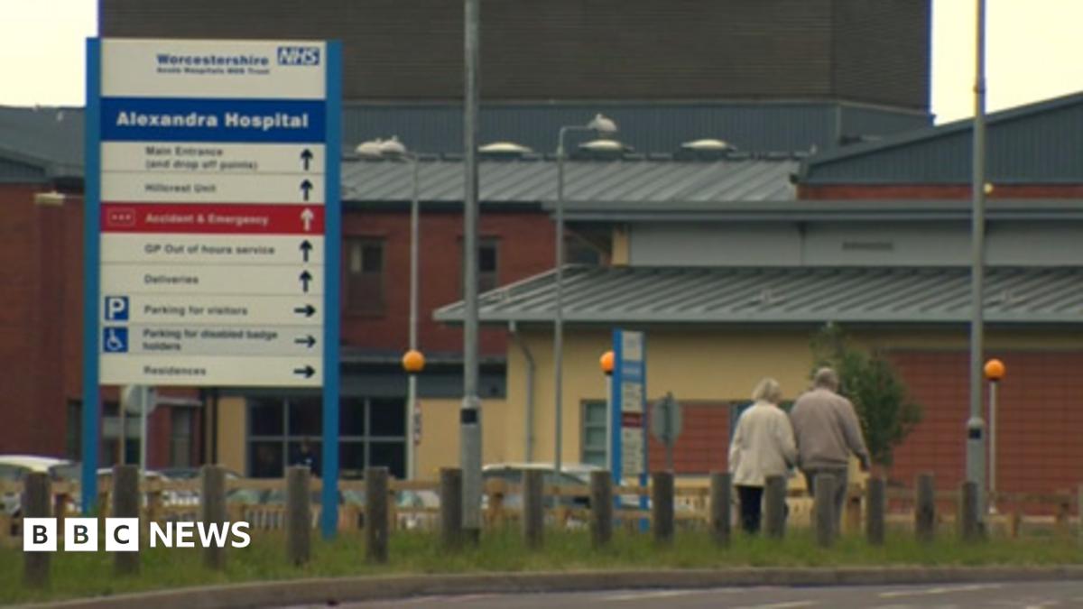 Redditch Alexandra's A&E should stay, says review - BBC News