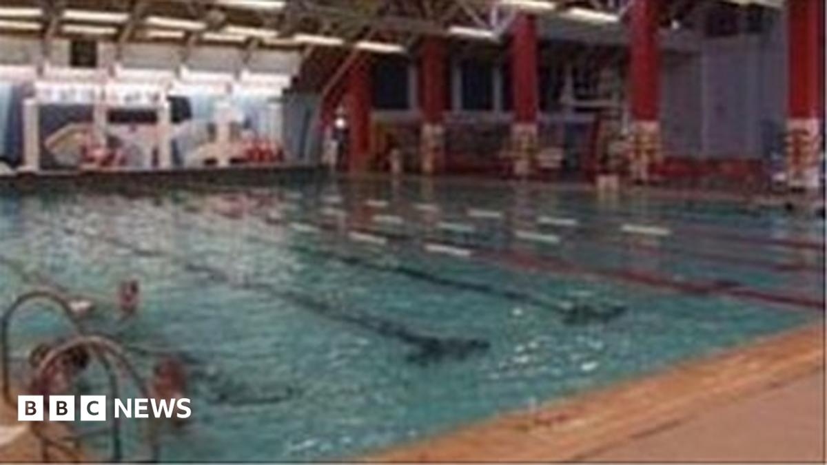 Oxford's Temple Cowley Pools site to be sold for housing - BBC News