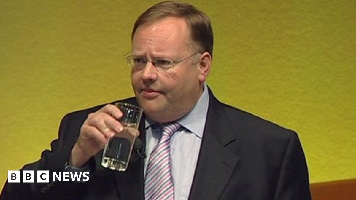 Lord Rennard launches legal action against Lib Dems - BBC News