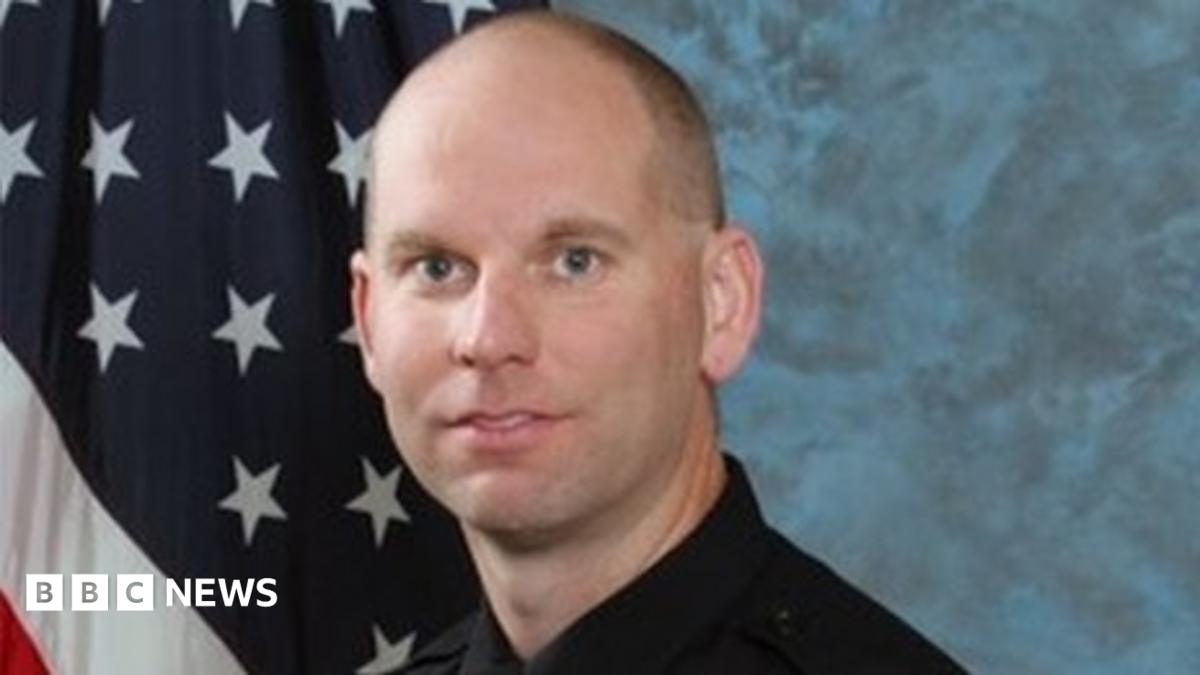 Bart police officer Tom Smith shot and killed by colleague - BBC News