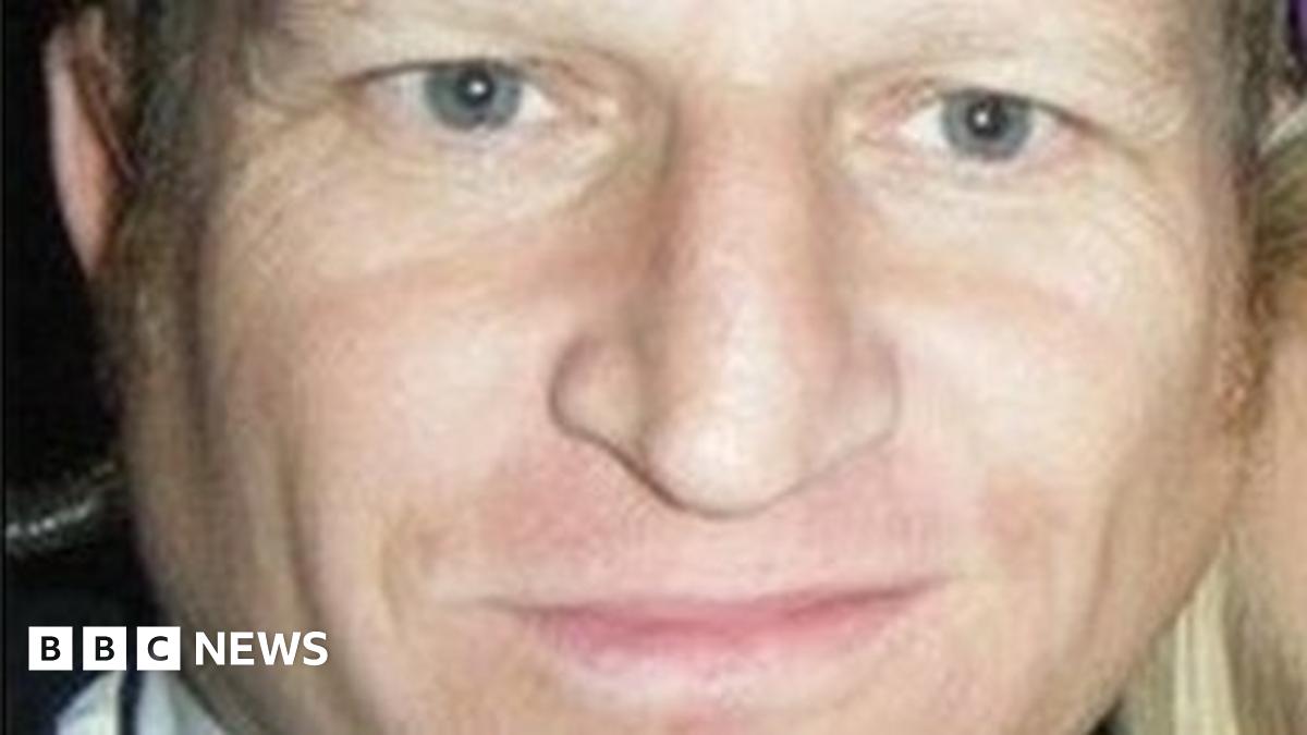 Simon Chase: Body of suicide bomb victim returns home - BBC News