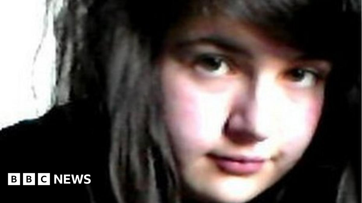 Teenager Steven Miles admits Oxted murder of Elizabeth Thomas - BBC News