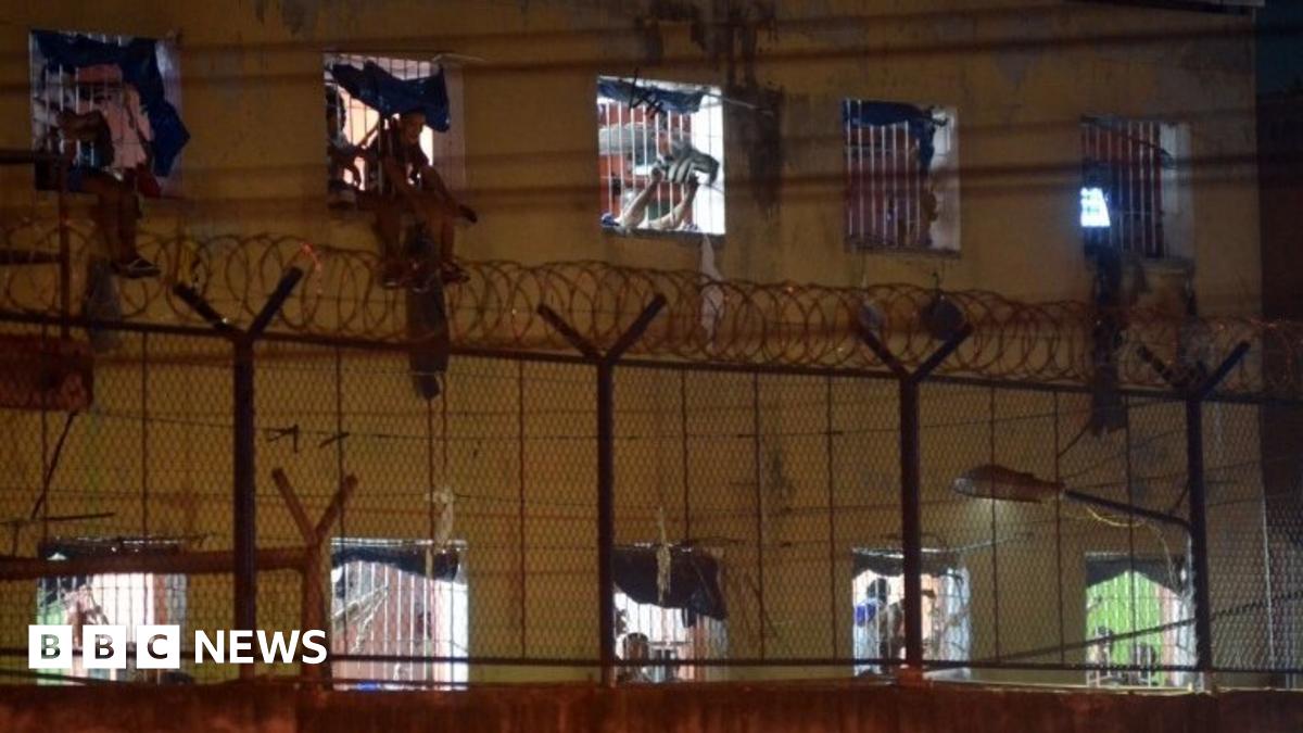 Deadly fire in Colombia prison leaves 10 inmates dead - BBC News
