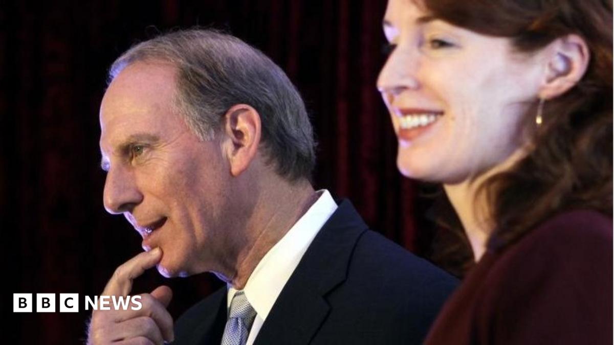 NI leaders focus on parading in Haass blueprint talks - BBC News