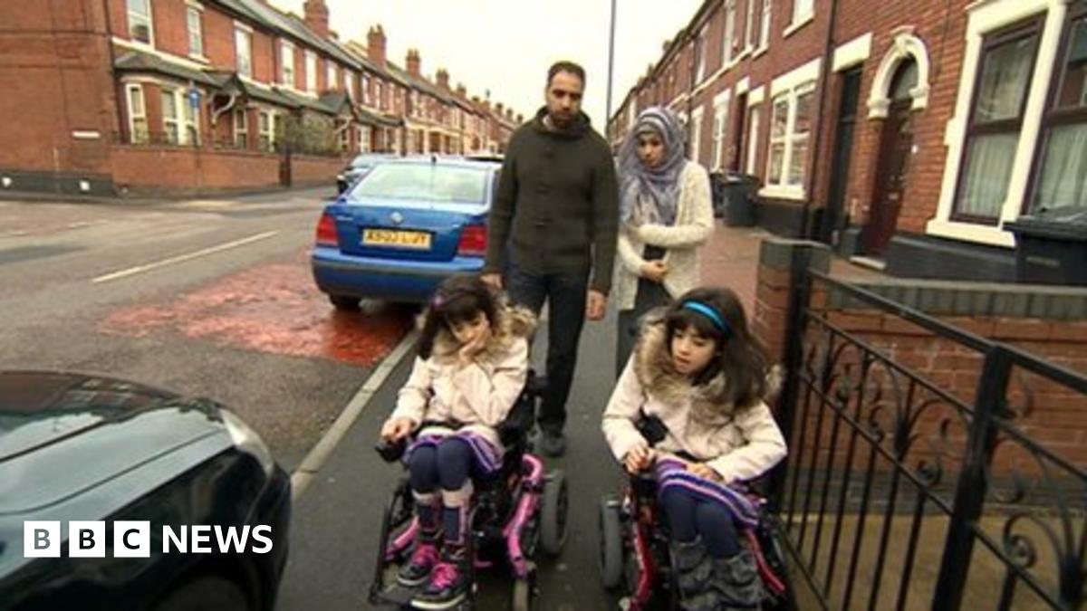 Derby parents want special transport for disabled twins - BBC News