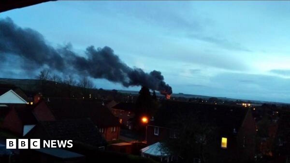 Devizes waste recycle centre fire sends up huge smoke cloud - BBC News