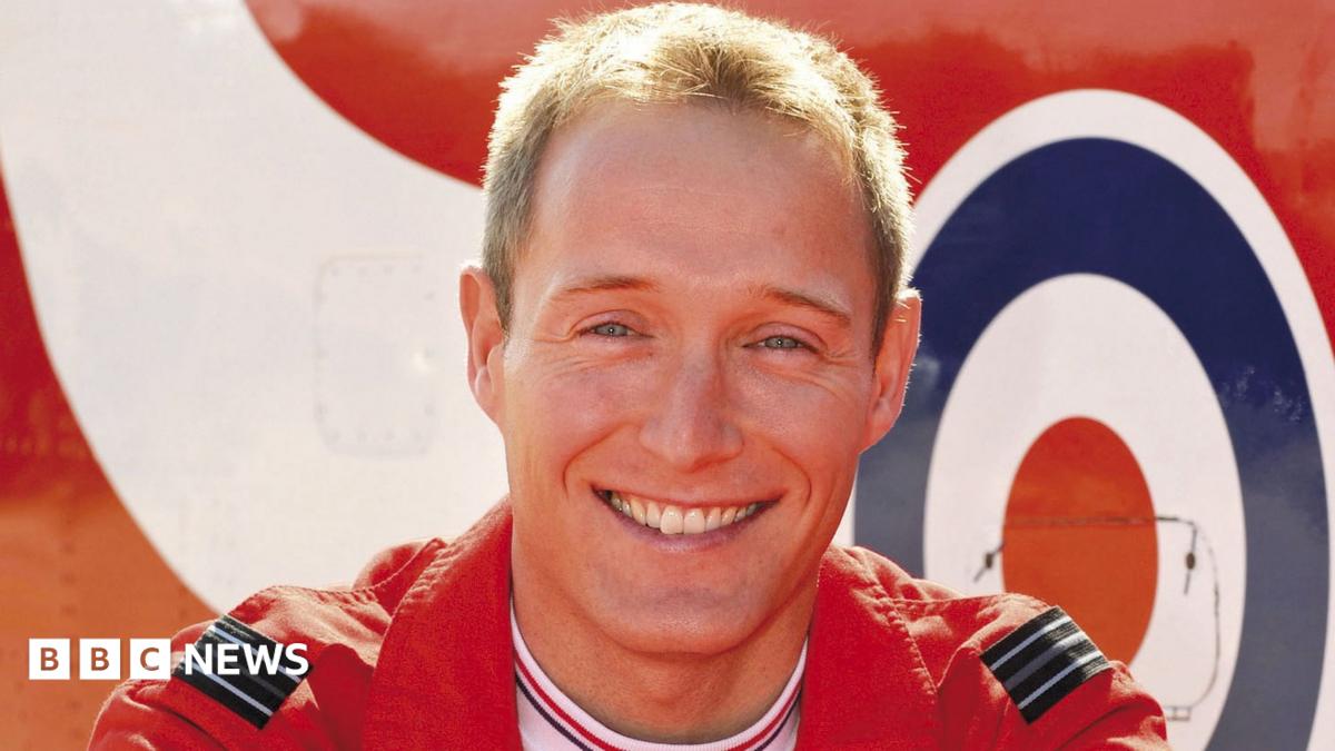 Red Arrows pilot Sean Cunningham inquest: Seat mechanism 'useless ...
