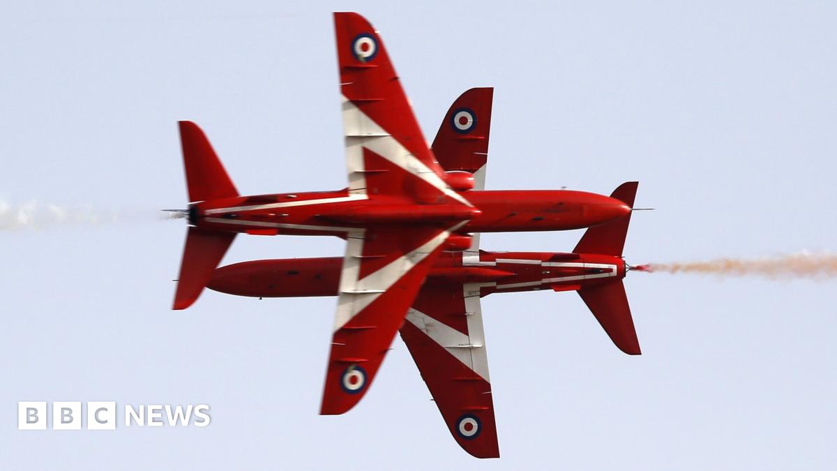 How dangerous is life as a Red Arrow? - BBC News
