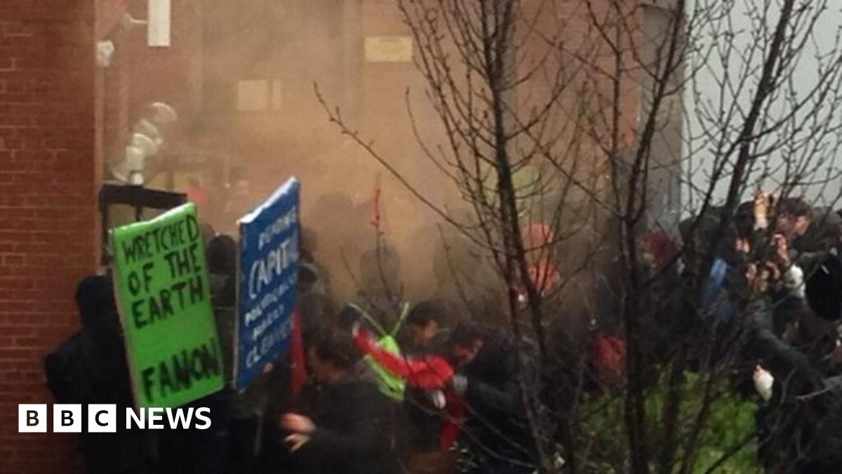 University of Birmingham protest: Thirteen arrested - BBC News