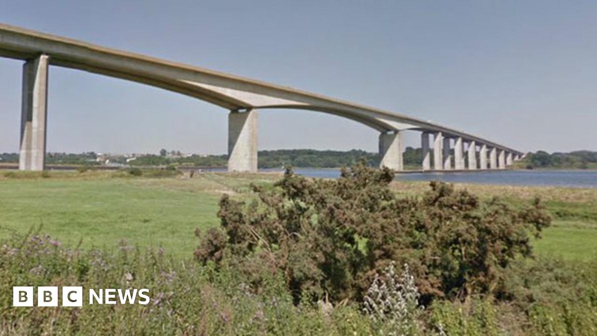 Child sex accused found dead in River Orwell - BBC News