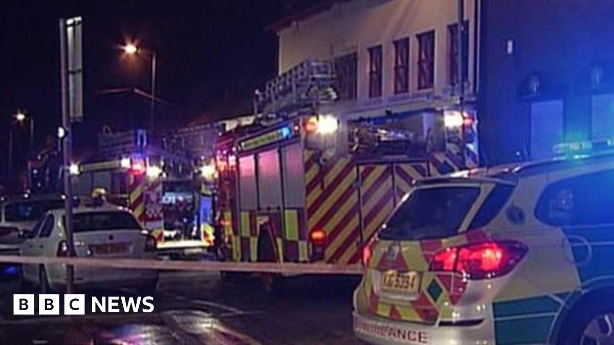 Five rescued from Newry flats fire - BBC News