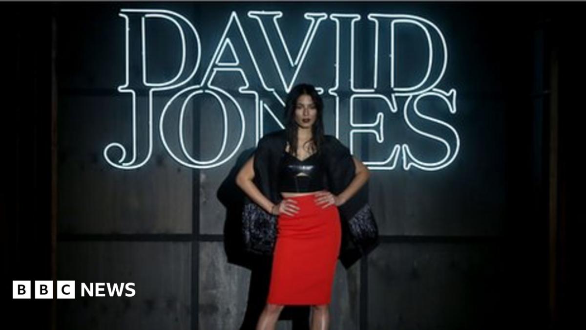David Jones shareholders back $2bn takeover bid - BBC News