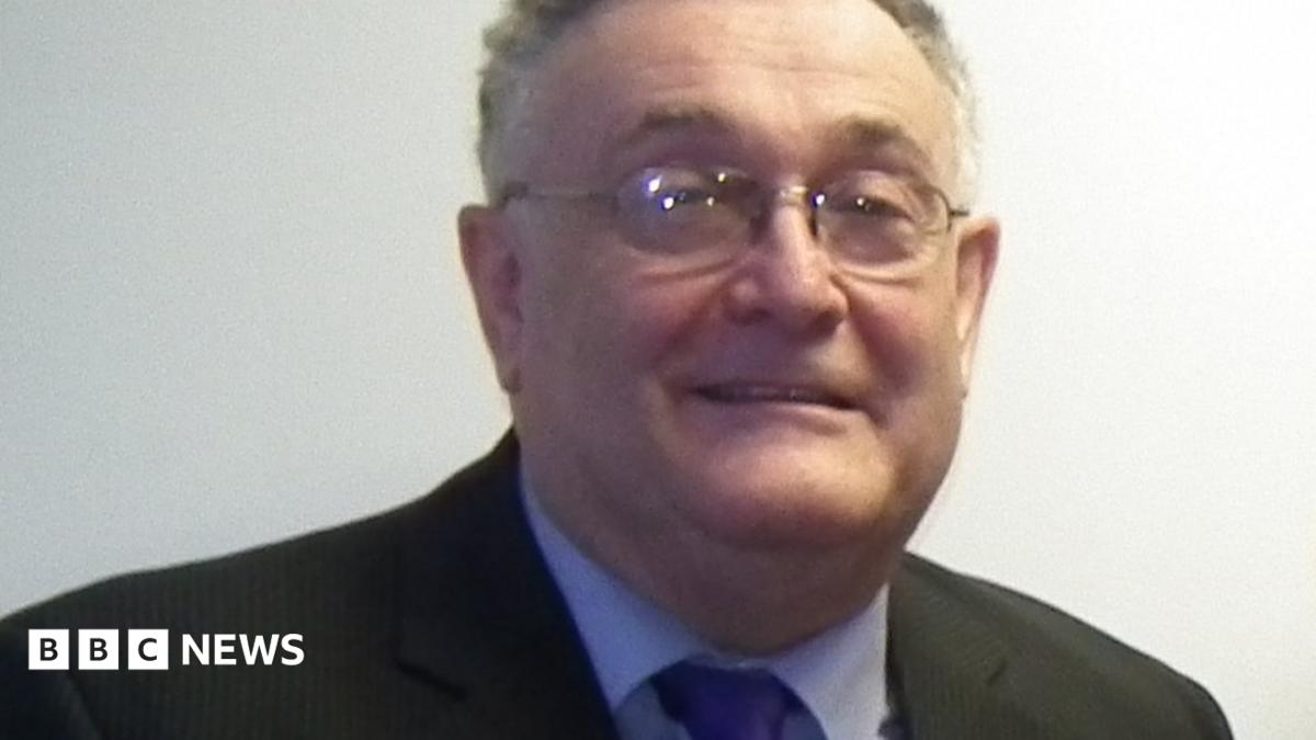 Ex-Conservative councillor David Parsons joins UKIP - BBC News