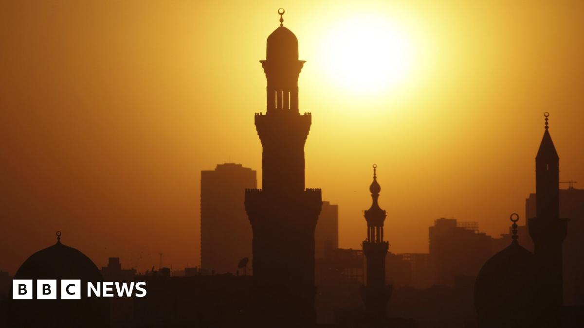 Egypt mosques: Weekly sermon themes set by government - BBC News