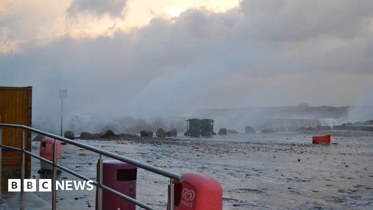 Guernsey's west and east coasts hit by flooding - BBC News