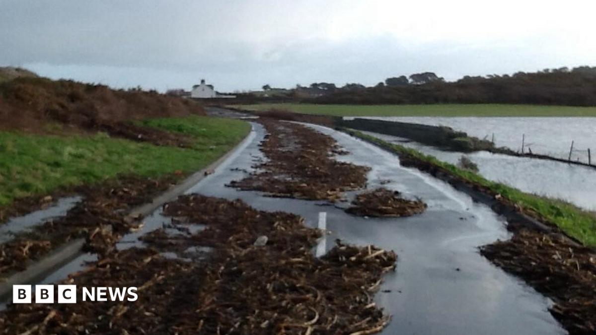 Guernsey storm damage clean up 'difficult' - BBC News