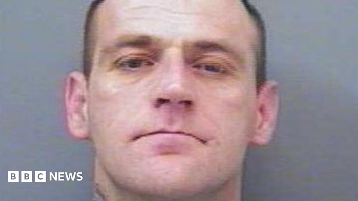 Cornwall murder suspect thought to be in Newbury - BBC News