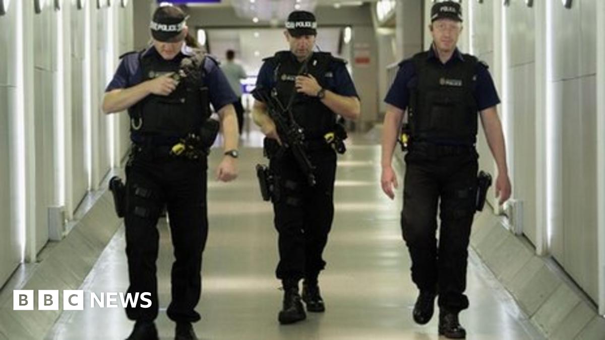 East Midlands police forces to merge services across region - BBC News