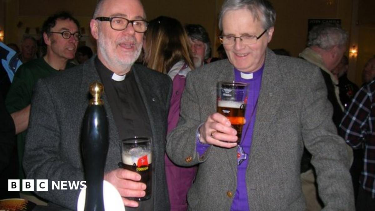 Isle of Man real ale festival goers drink 7,000 pints - BBC News