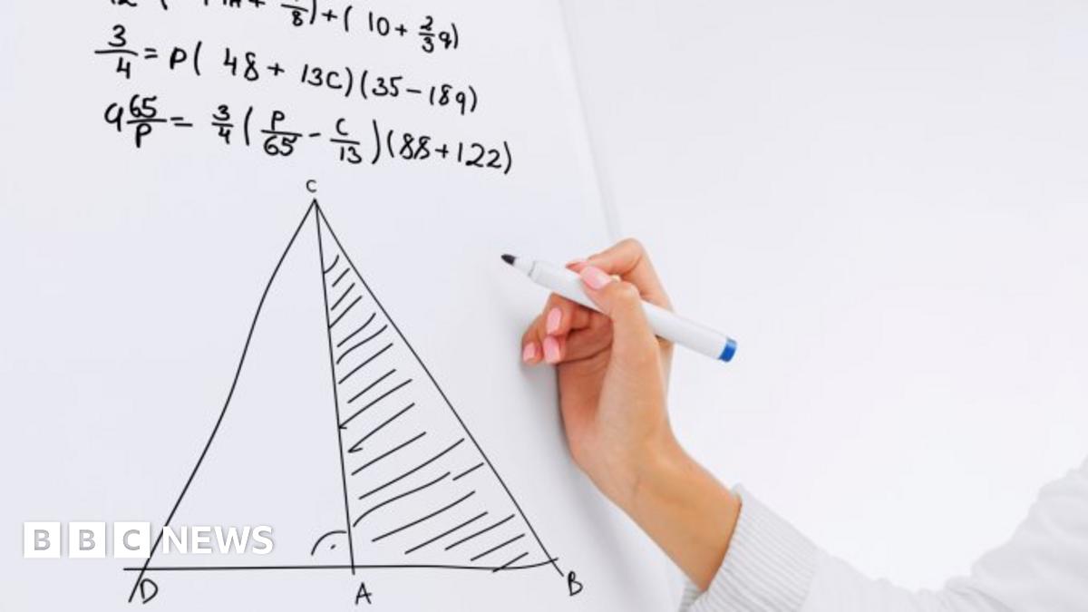 Maths teacher boost for further education colleges - BBC News
