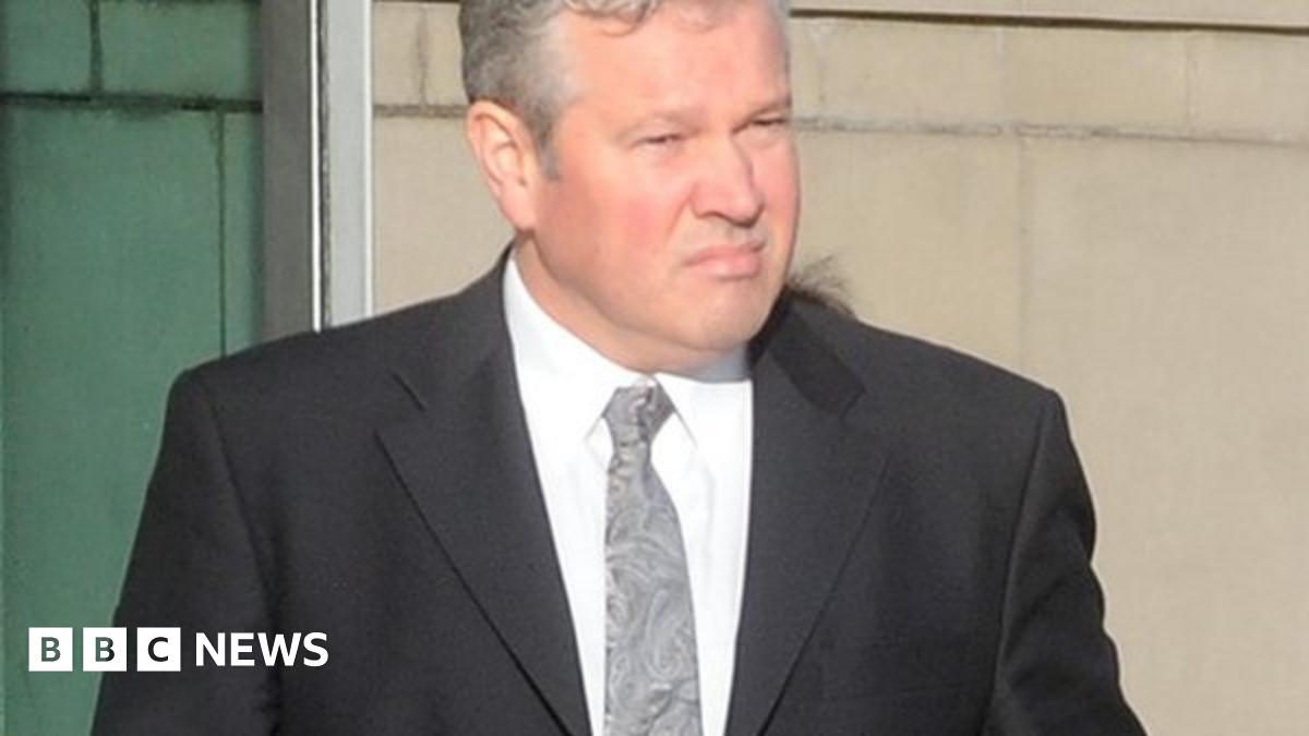 Ex-solicitor Damien Murray admits stealing more than £800,000 - BBC News