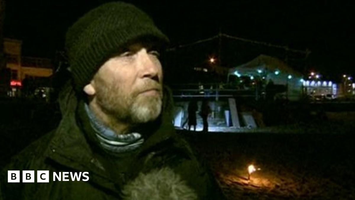 Morecambe Bay cockle pickers remembered at music event - BBC News