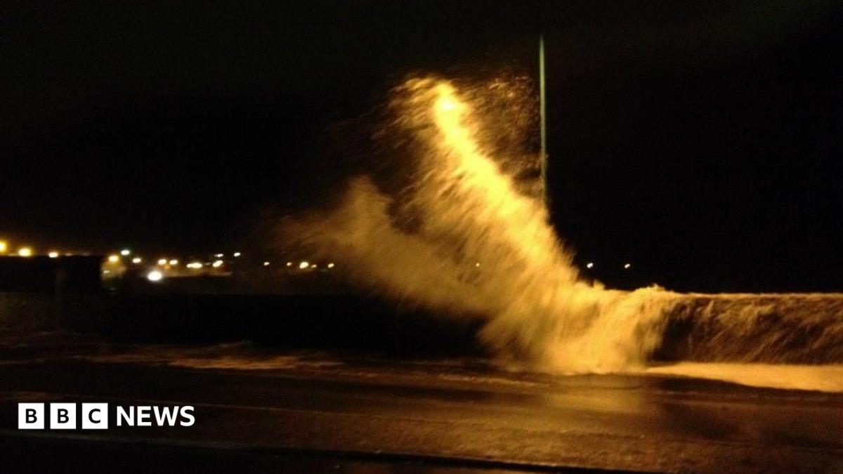 Guernsey endures 'horrendous' weather - BBC News