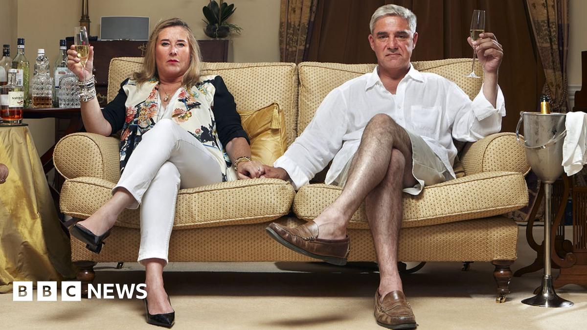 Gogglebox wins Rose d'Or international TV award - BBC News