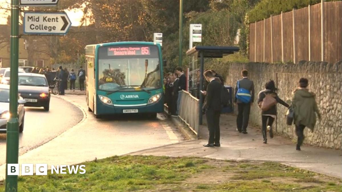 Larger families in Kent offered free school bus passes - BBC News