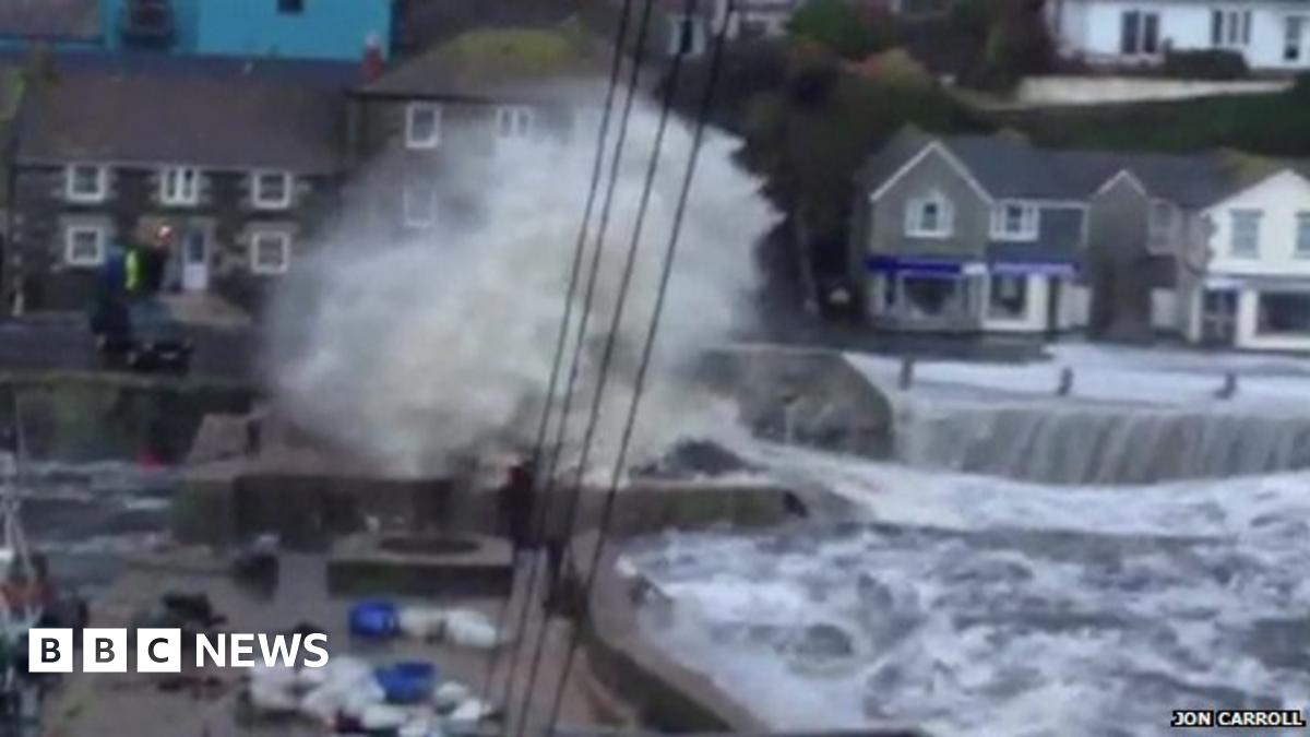 UK Weather: Video from the recent UK storms and flooding - BBC News