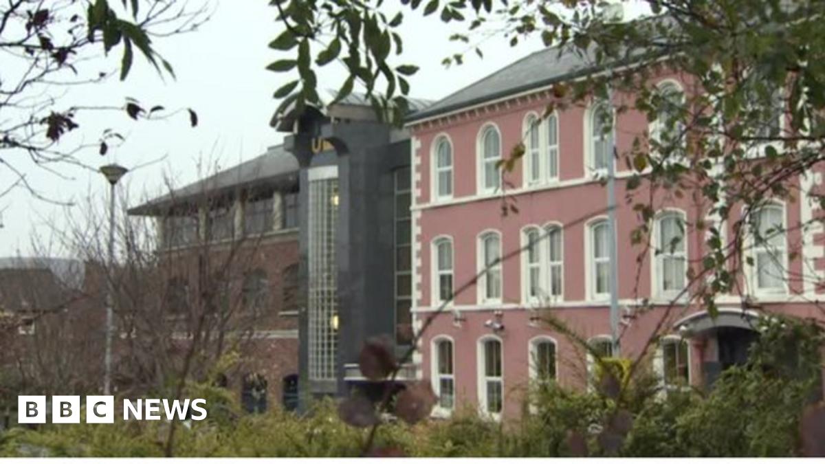 UTV enters talks over new TV channel in the Republic of Ireland - BBC News
