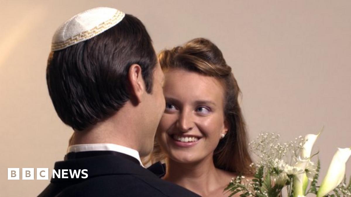 The Jewish fear of intermarriage - BBC News