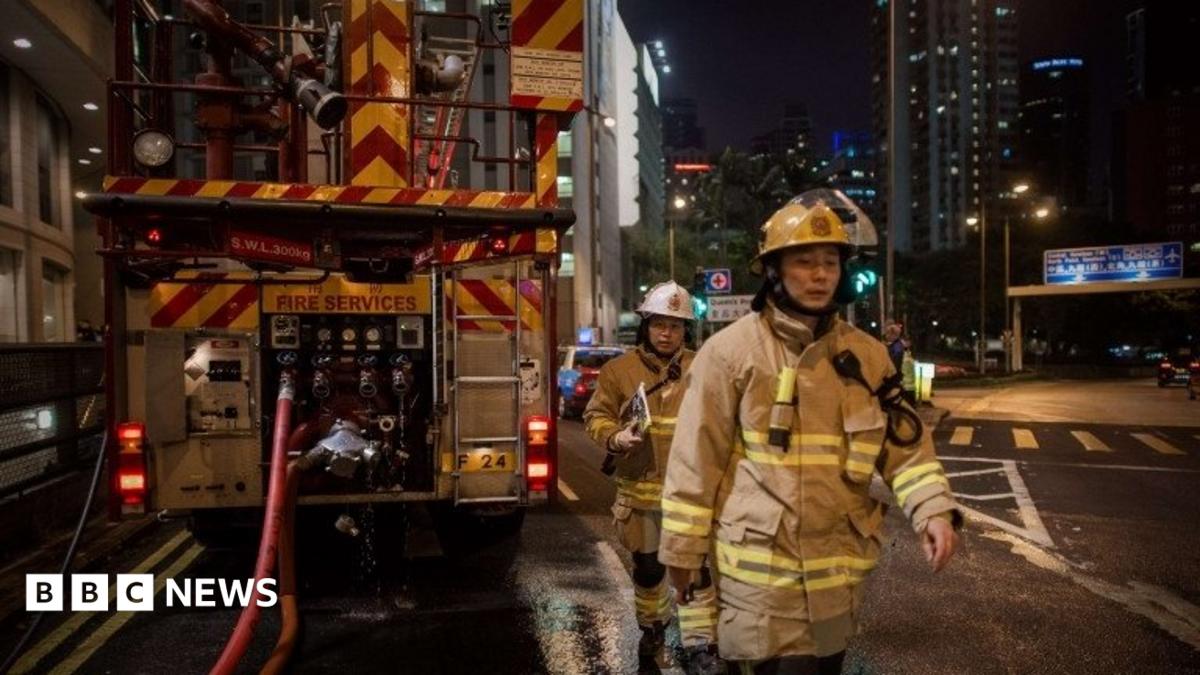Hong Kong: US bomb from World War Two defused by police - BBC News