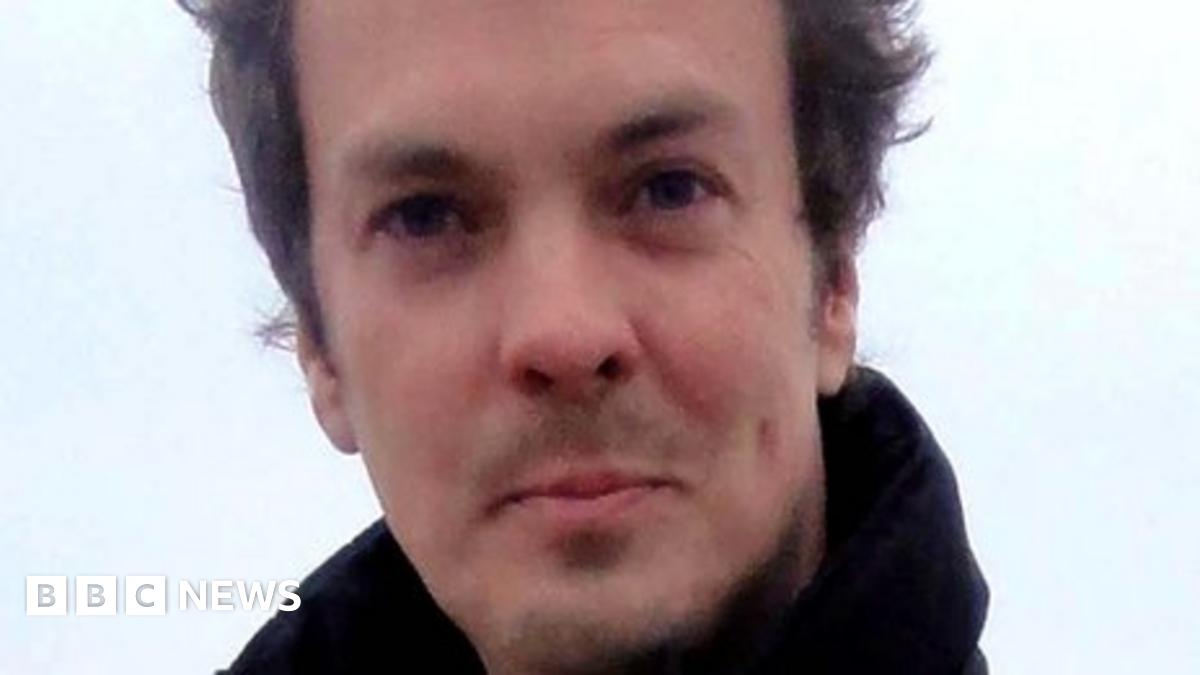 Body found in Aberdeenshire in missing Mark Wade search - BBC News
