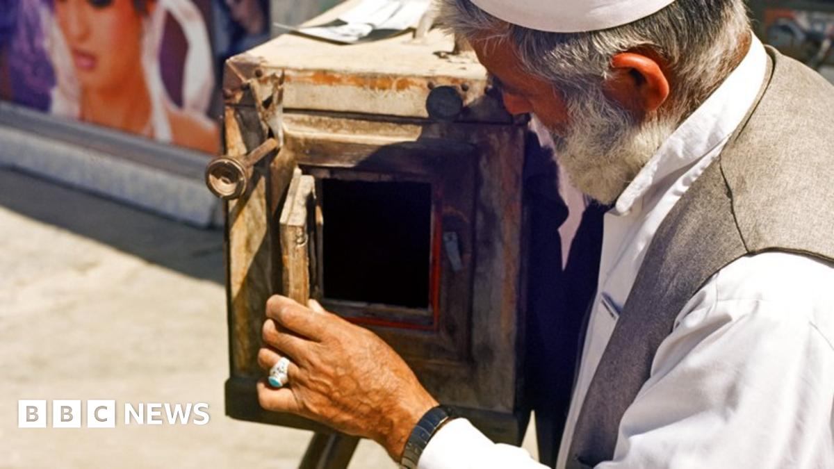 In pictures: Afghan box camera - BBC News