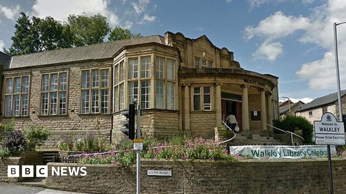 Sheffield City Council thanks library volunteers - BBC News