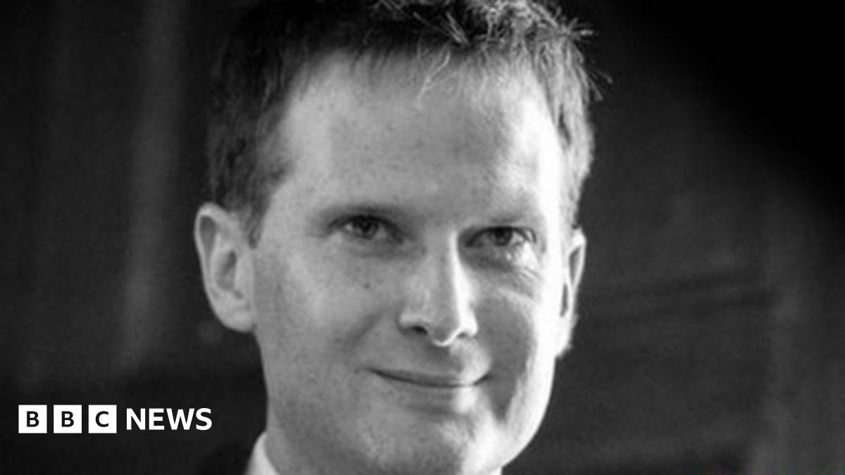 Family of kayaker Gareth Lockyer pay tribute to 'kind' man - BBC News