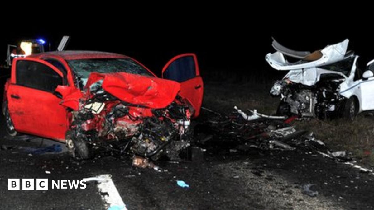 Two dead after A952 car and van crash in Aberdeenshire - BBC News