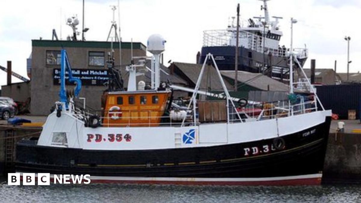 Peterhead fishing boat Fear Not being towed to harbour - BBC News