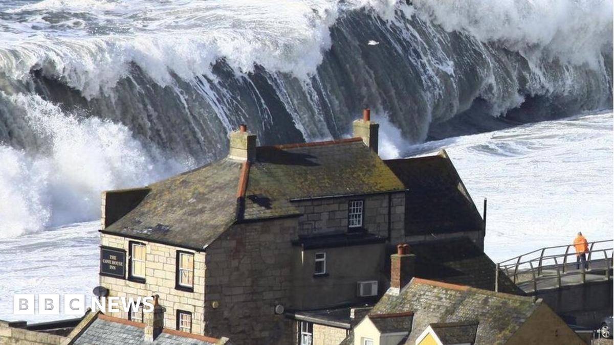 UK storms: Eyewitness accounts from the worst-affected areas - BBC News