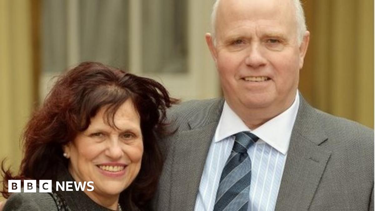 New Year Honours: Jimmy Mizen's parents collect MBE - BBC News