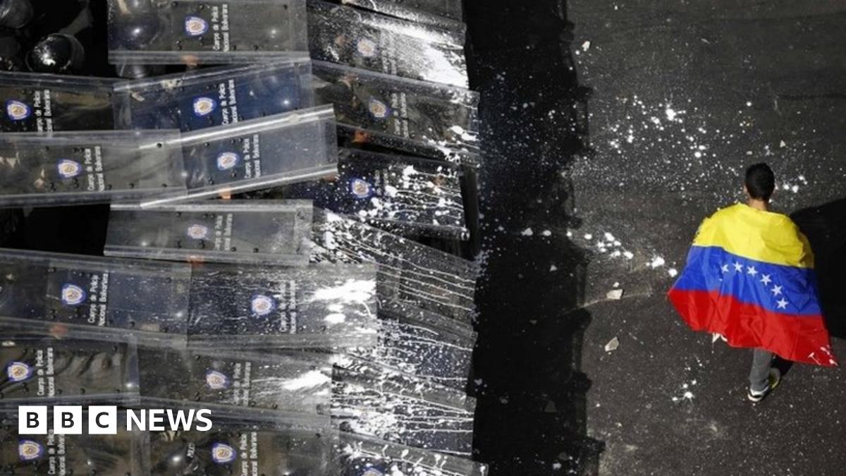 Venezuela student protest ends in deadly violence - BBC News